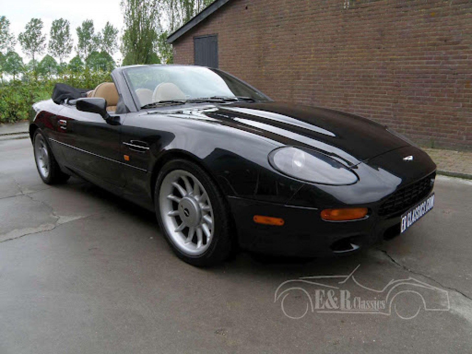 Aston Martin Classic Cars | Aston Martin oldtimers for sale at E & R ...