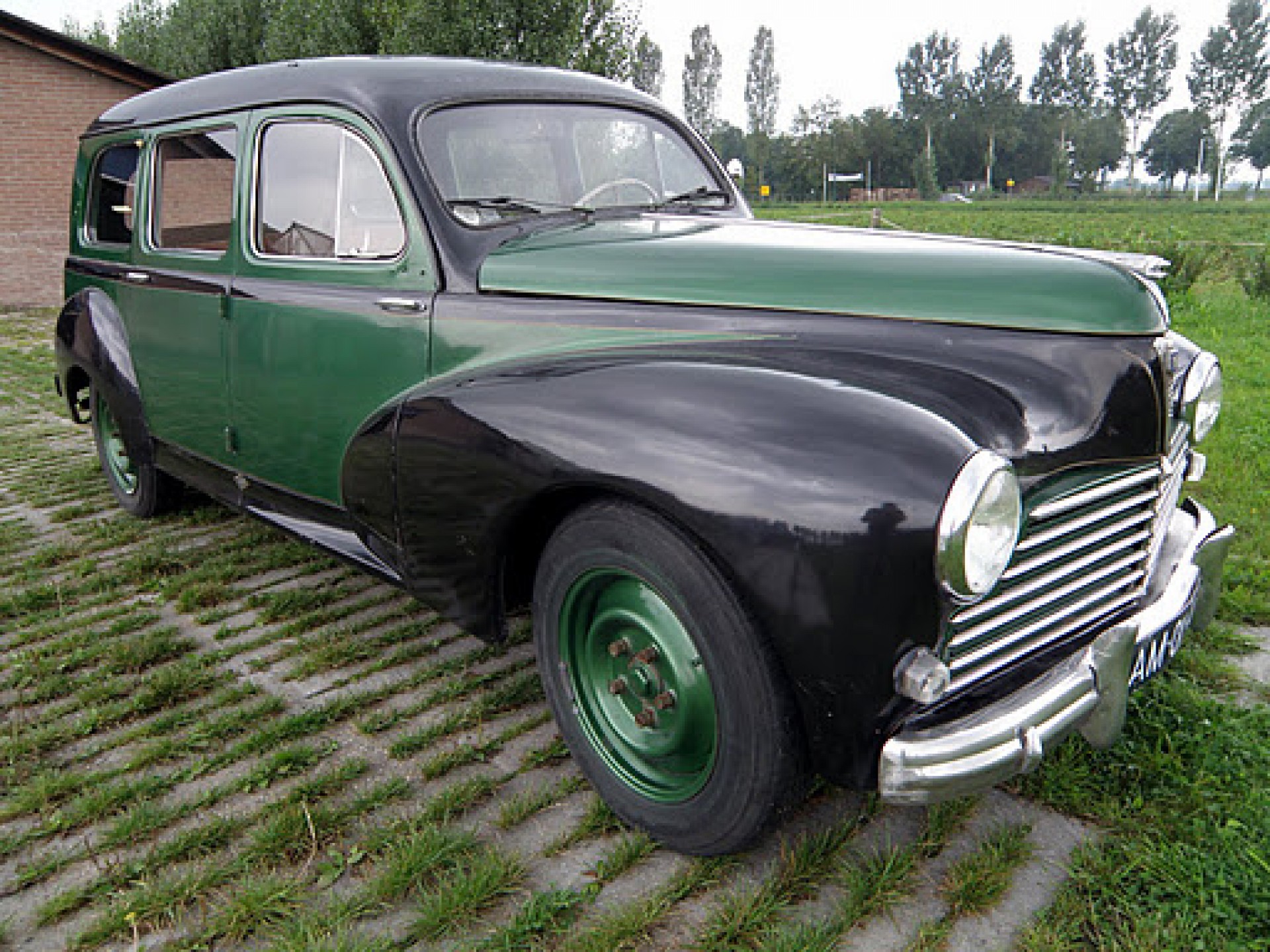 Peugeot Classic Cars | Peugeot oldtimers for sale at E & R Classic Cars!