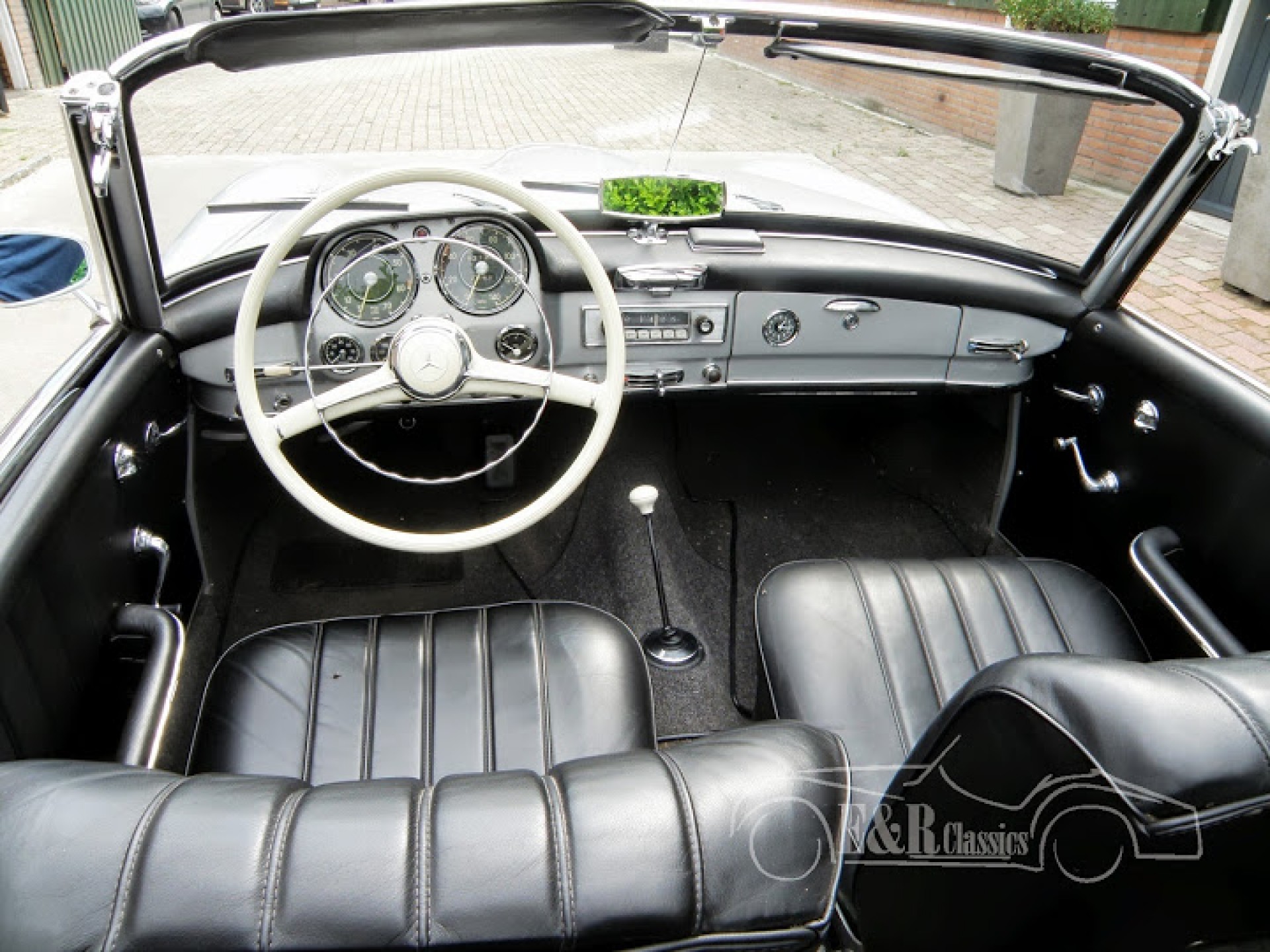 Mercedes Classic Cars | Mercedes oldtimers for sale at E & R Classic Cars!