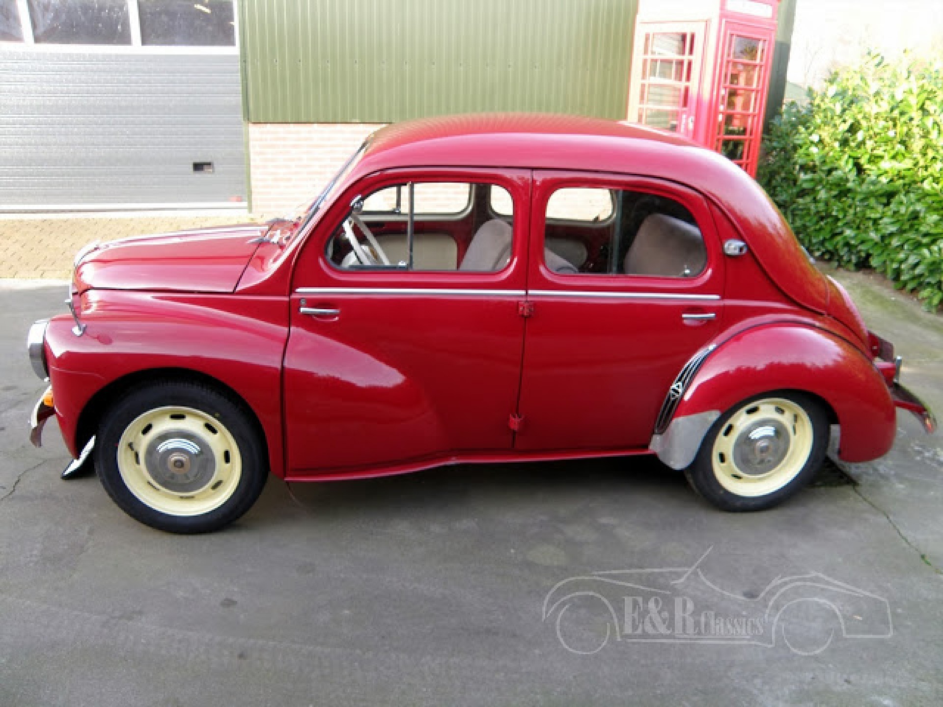 Renault Classic Cars | Renault oldtimers for sale at E & R Classic Cars!