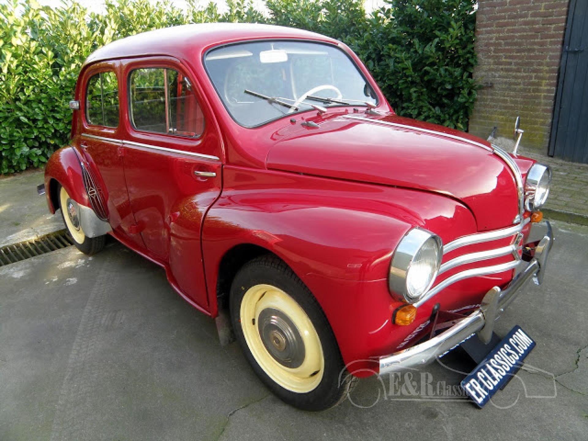 Renault Classic Cars | Renault oldtimers for sale at E & R Classic Cars!