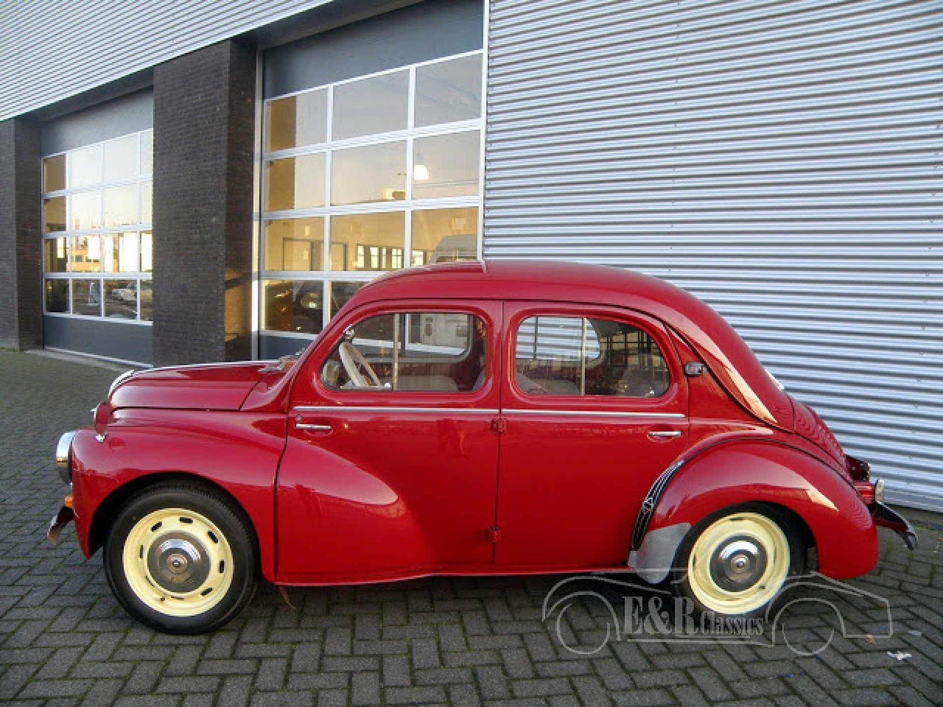 Renault Classic Cars | Renault oldtimers for sale at E & R Classic Cars!