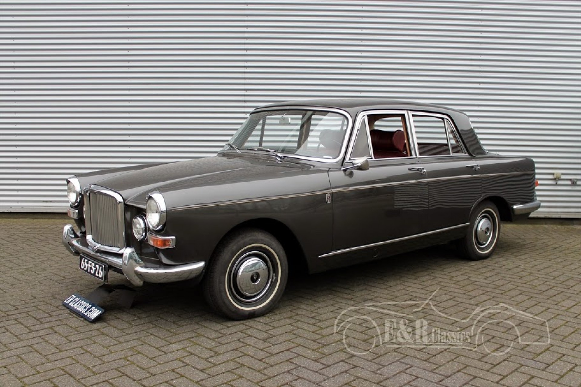 Volvo Classic Cars | Volvo oldtimers for sale at E & R Classic Cars!