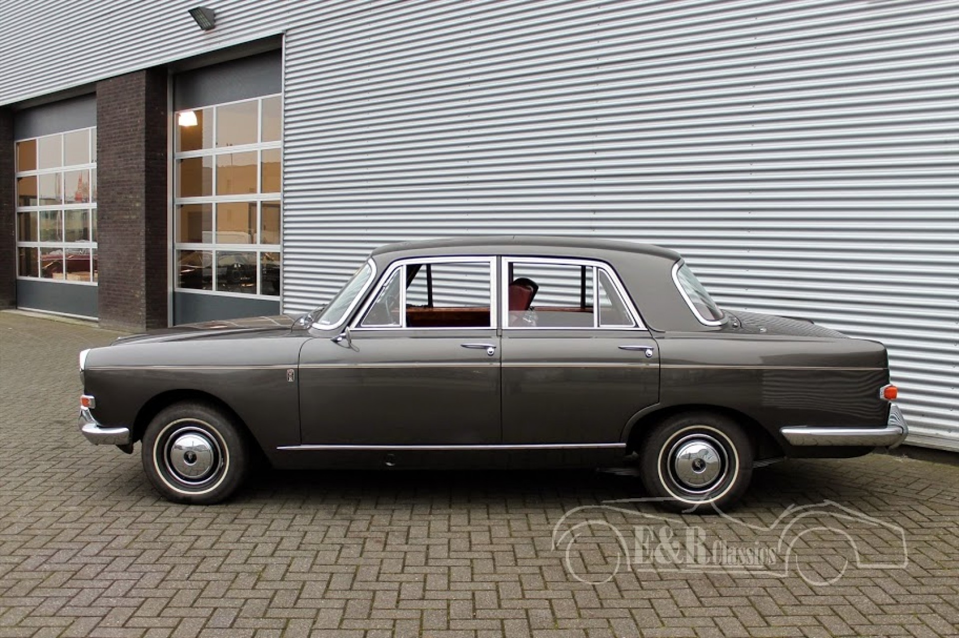 Volvo Classic Cars | Volvo oldtimers for sale at E & R Classic Cars!