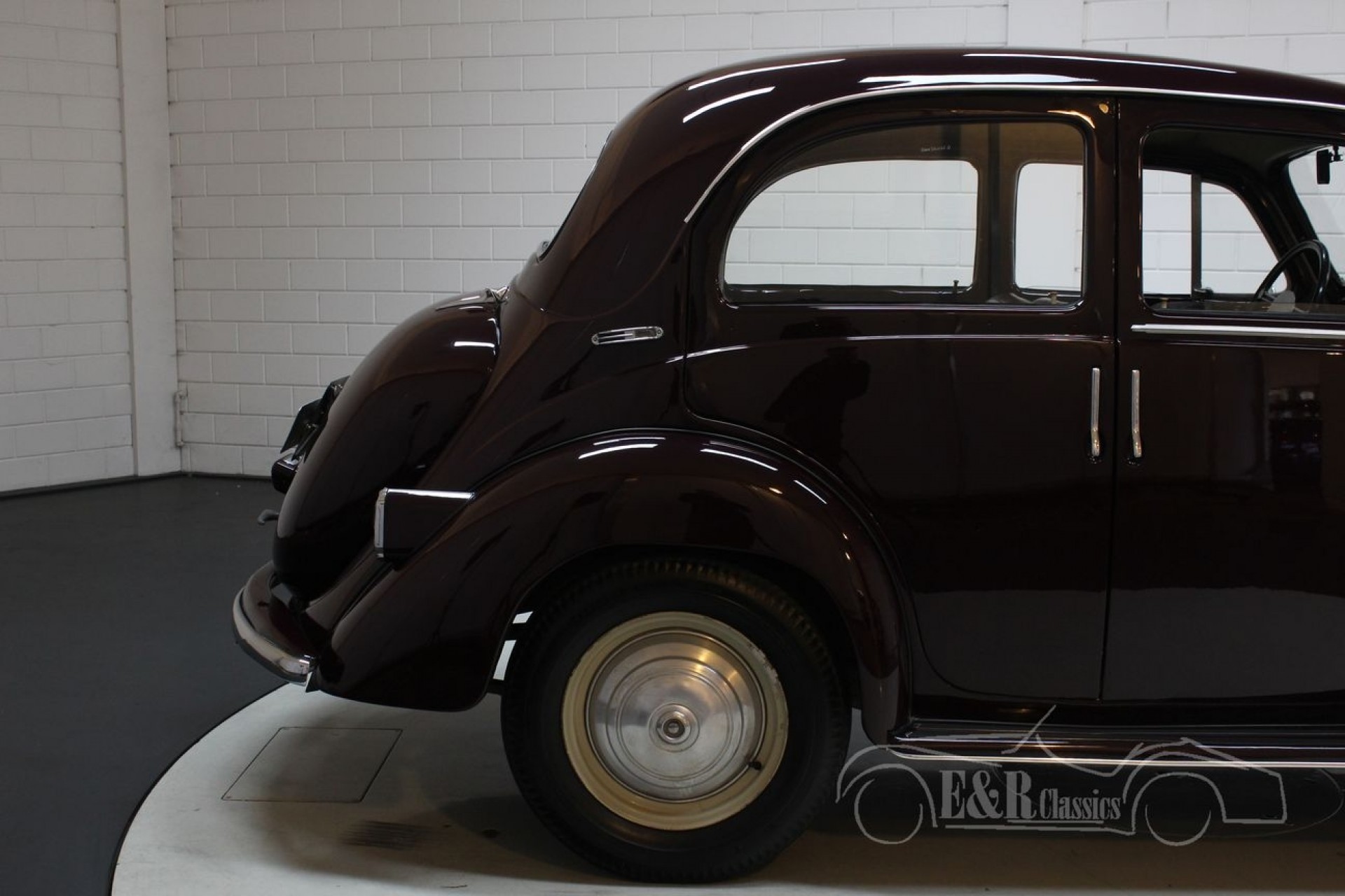 Simca 8 Berline 1950 for sale at ERclassics