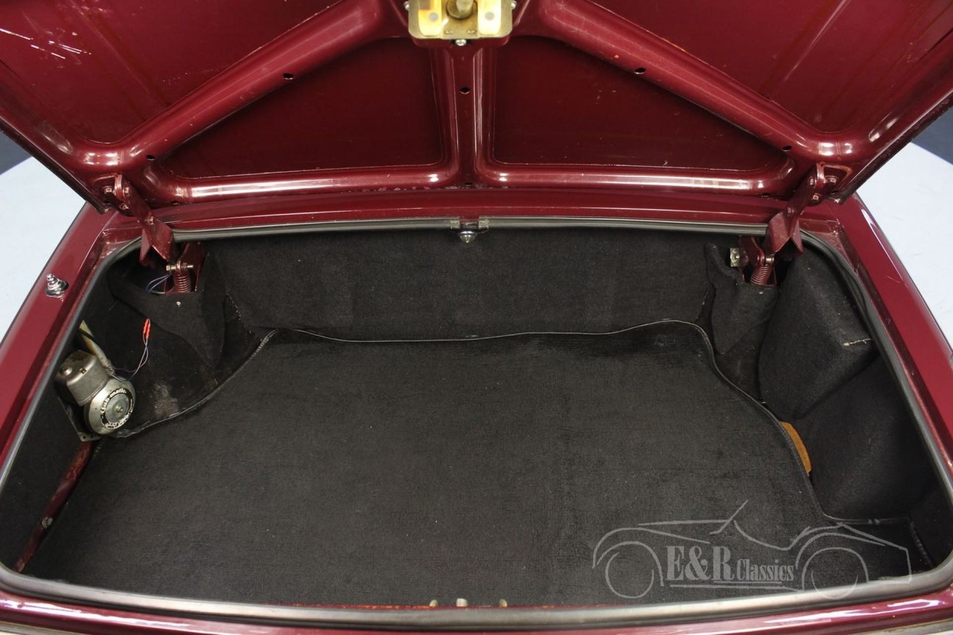 Triumph Stag V8 cabriolet 1972 for sale at ERclassics