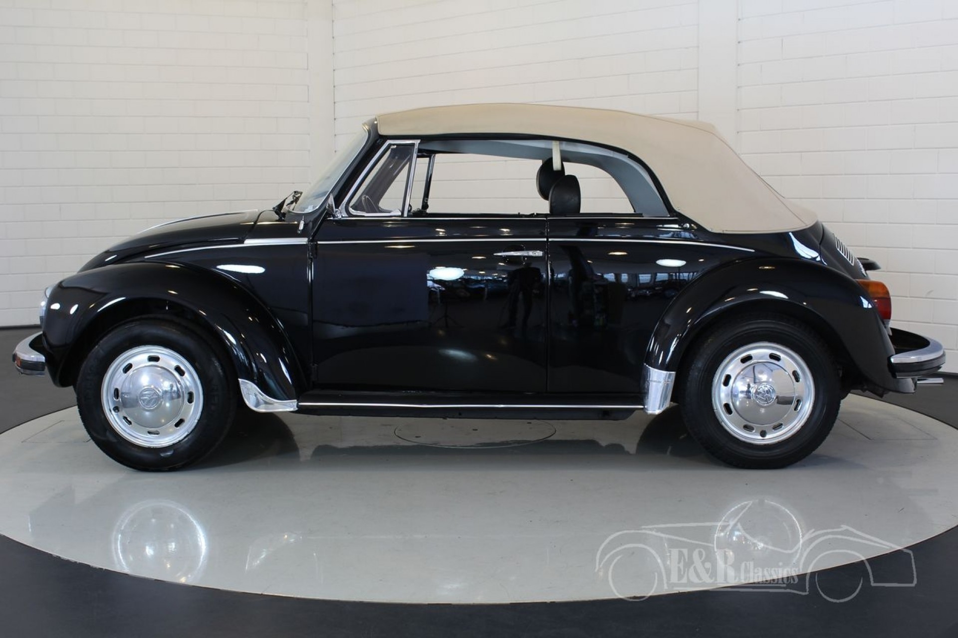 VW Beetle convertible 1975 for sale at ERclassics