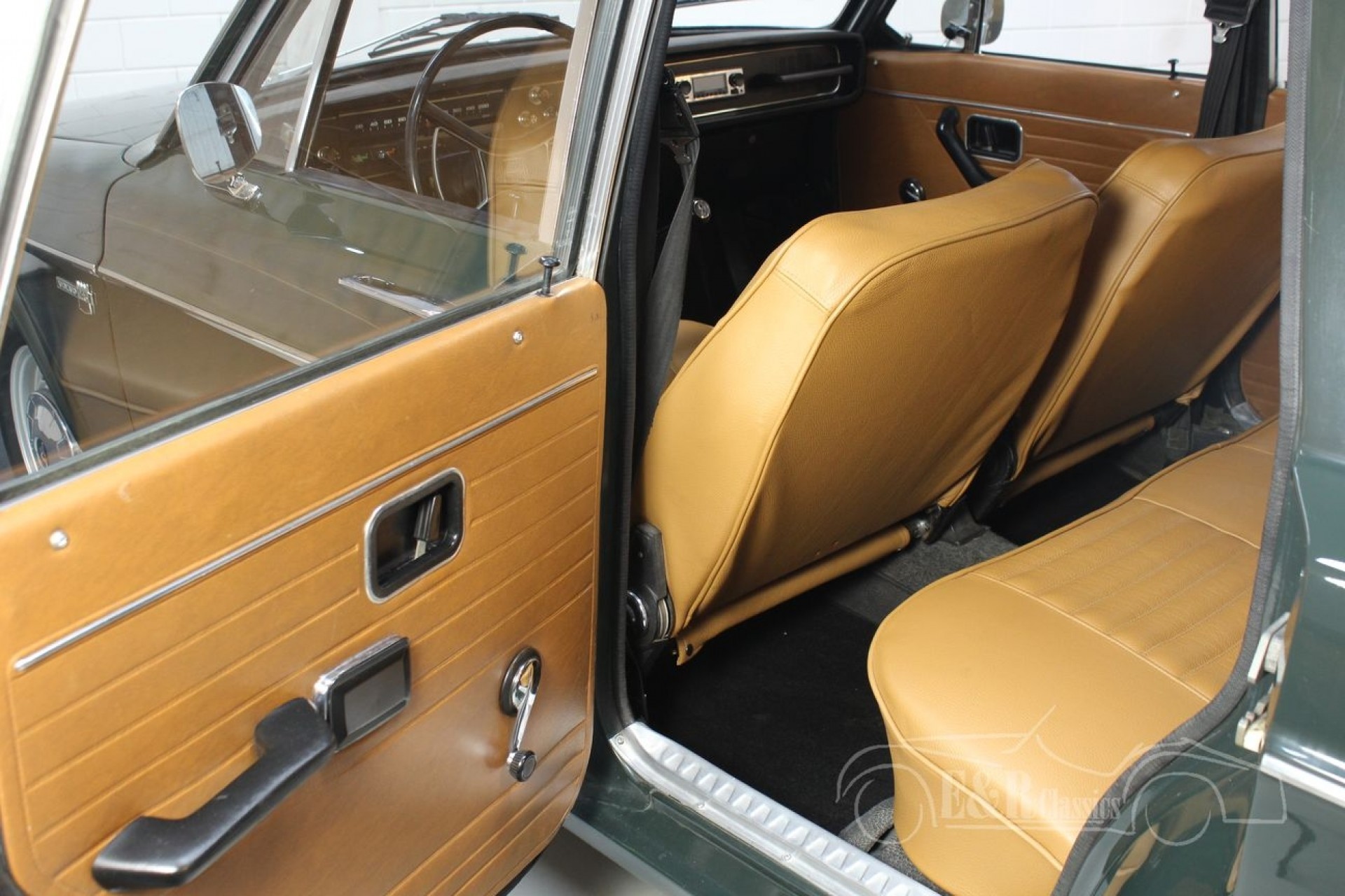 Volvo 145 De Luxe Kombi 1970 for sale at ERclassics