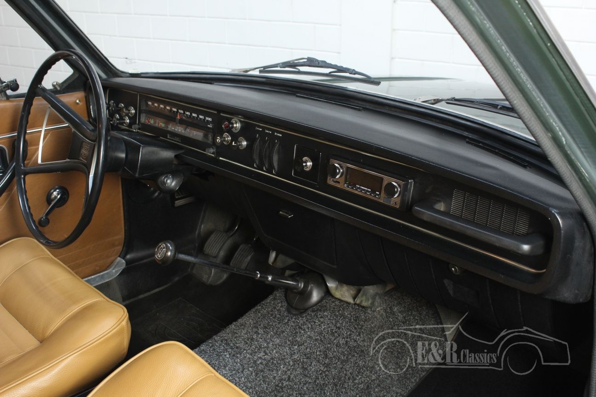 Volvo 145 De Luxe Kombi 1970 for sale at ERclassics