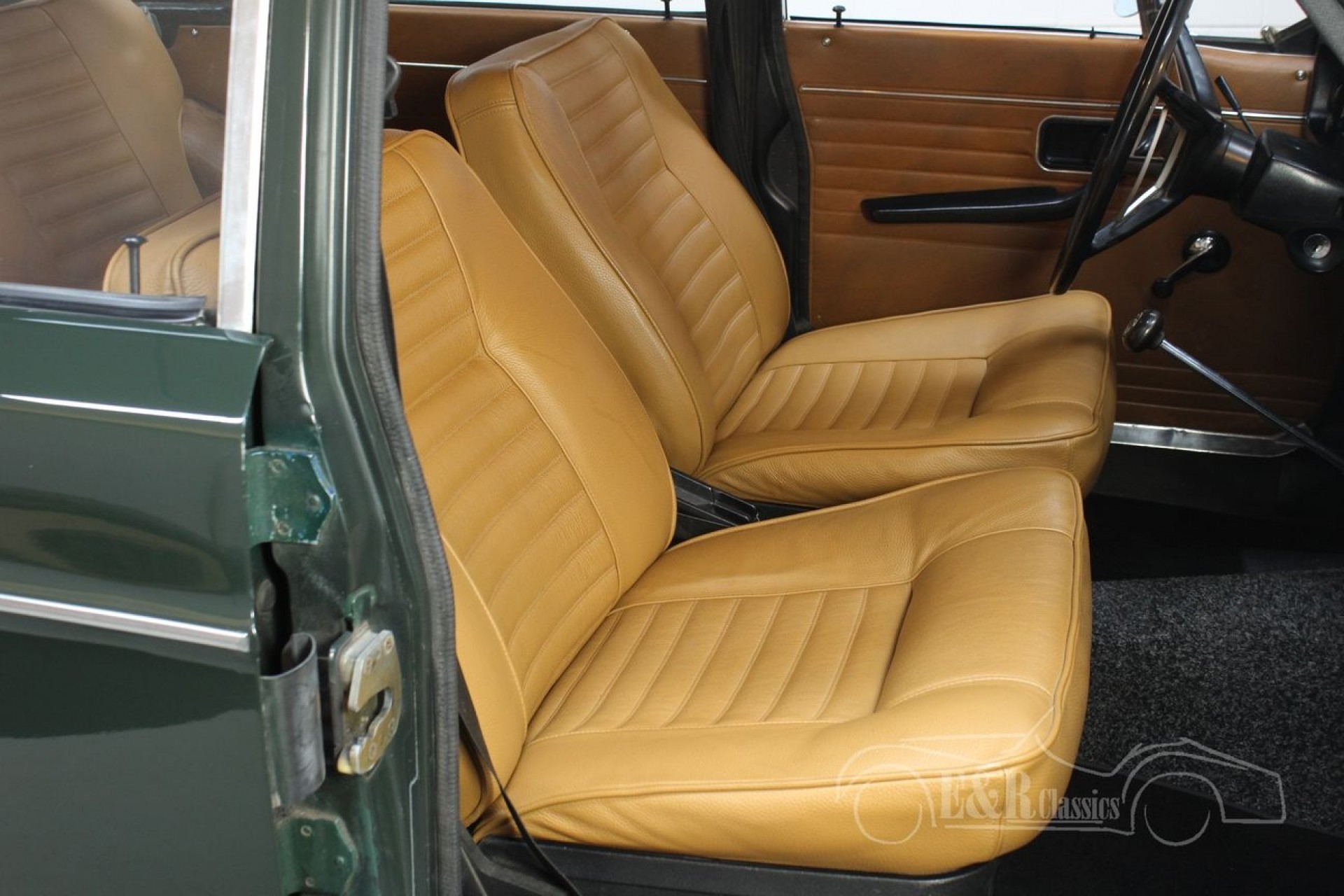 Volvo 145 De Luxe Kombi 1970 for sale at ERclassics