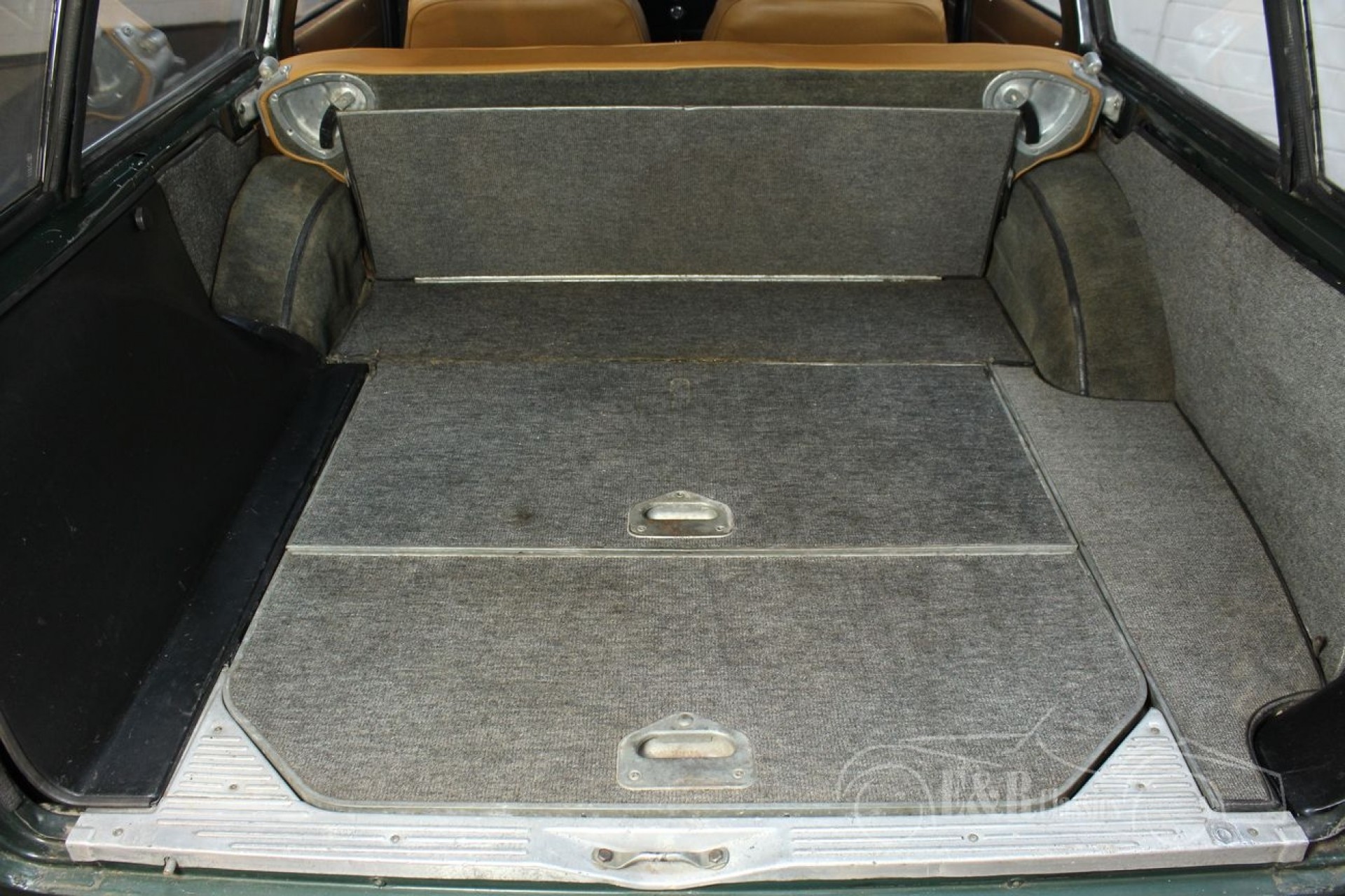 Volvo 145 De Luxe Kombi 1970 for sale at ERclassics