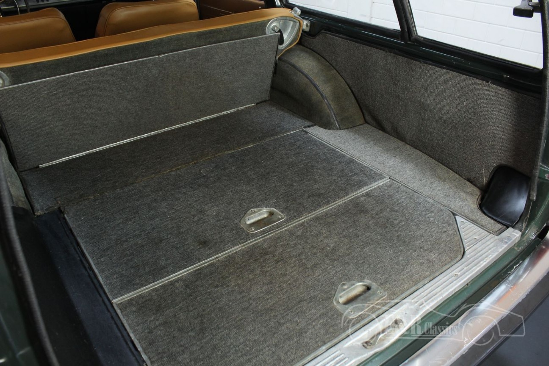 Volvo 145 De Luxe Kombi 1970 for sale at ERclassics