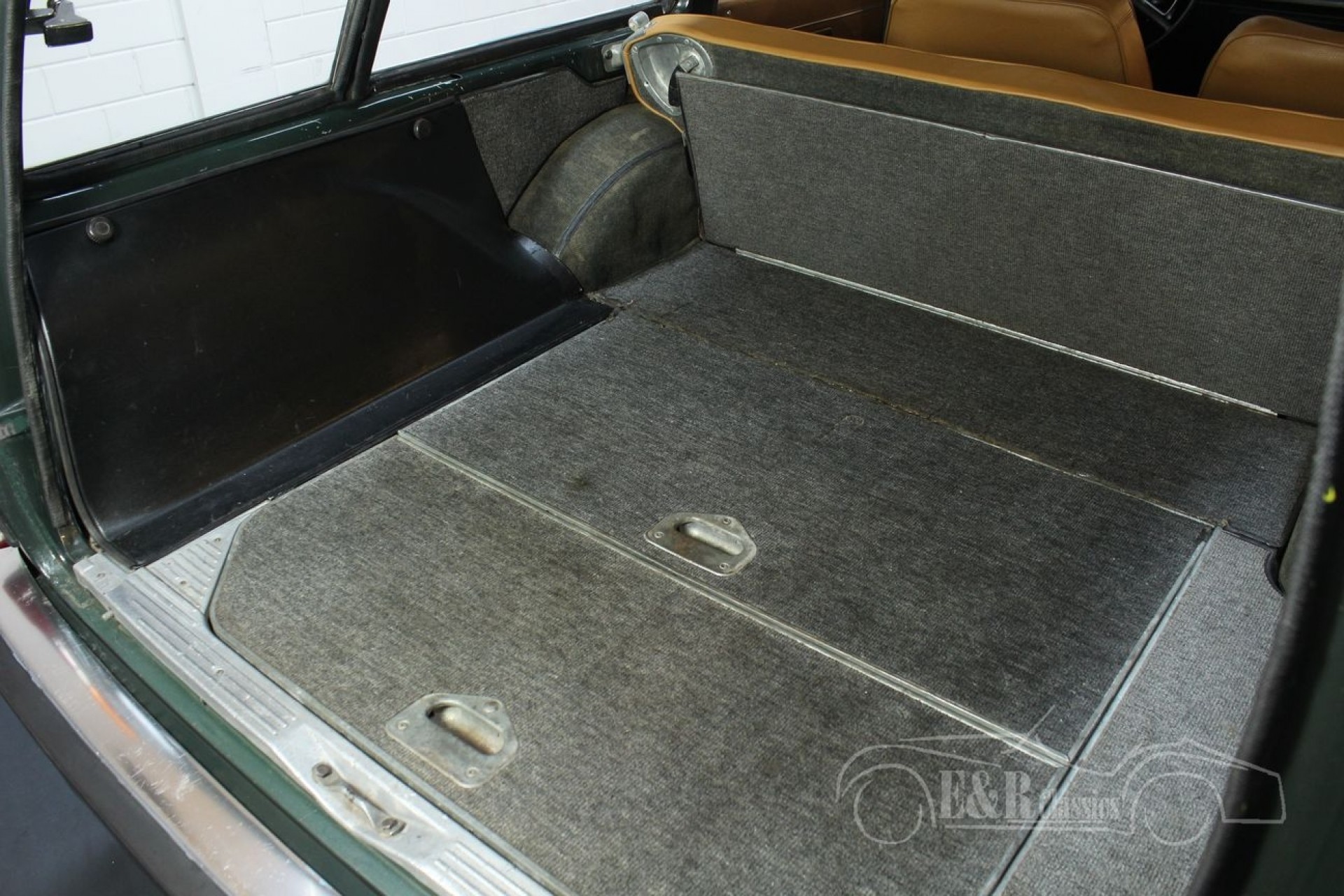 Volvo 145 De Luxe Kombi 1970 for sale at ERclassics