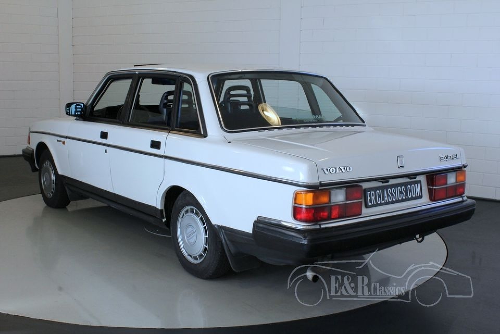 Volvo 240 GL sedan 1988 for sale at ERclassics