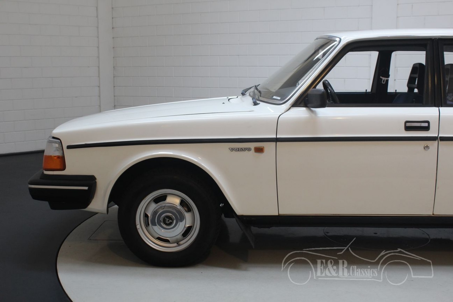 Volvo 240 DL Sedan 1985 for sale at ERclassics