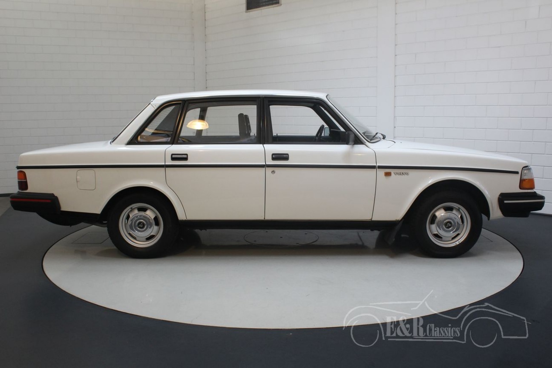 Volvo 240 DL Sedan 1985 for sale at ERclassics