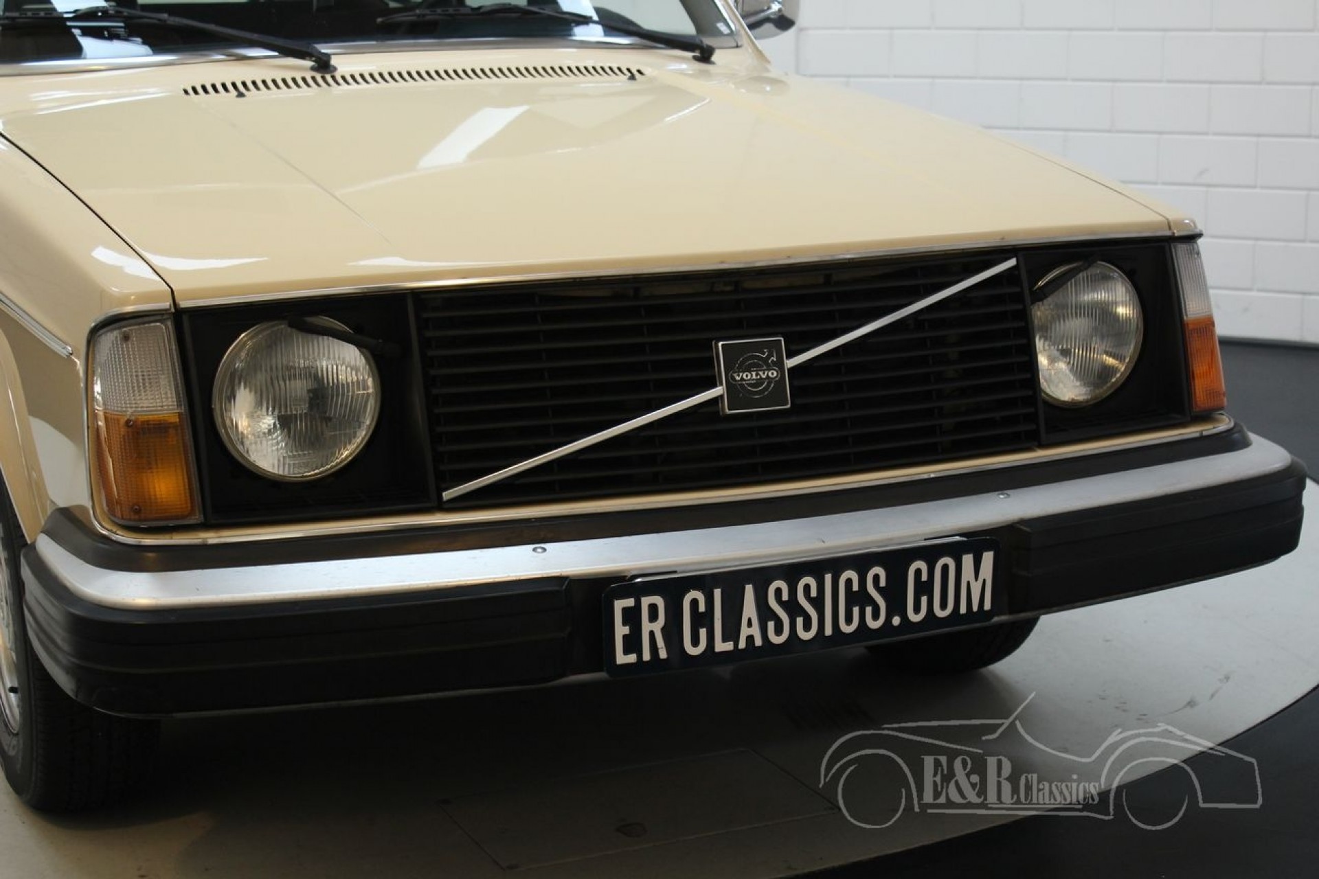 Volvo 245 DL Station 1976 for sale at ERclassics