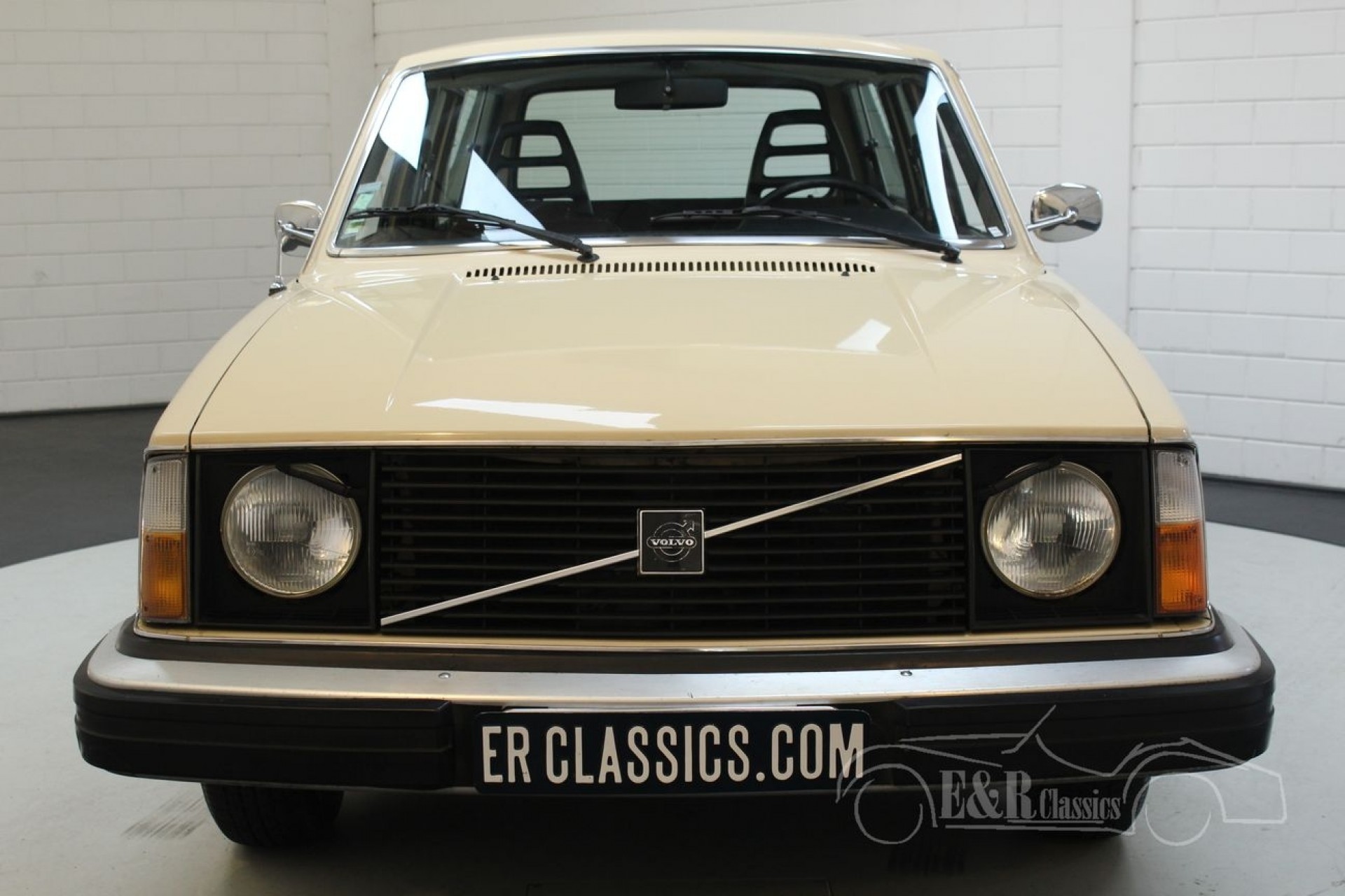 Volvo 245 DL Station 1976 for sale at ERclassics