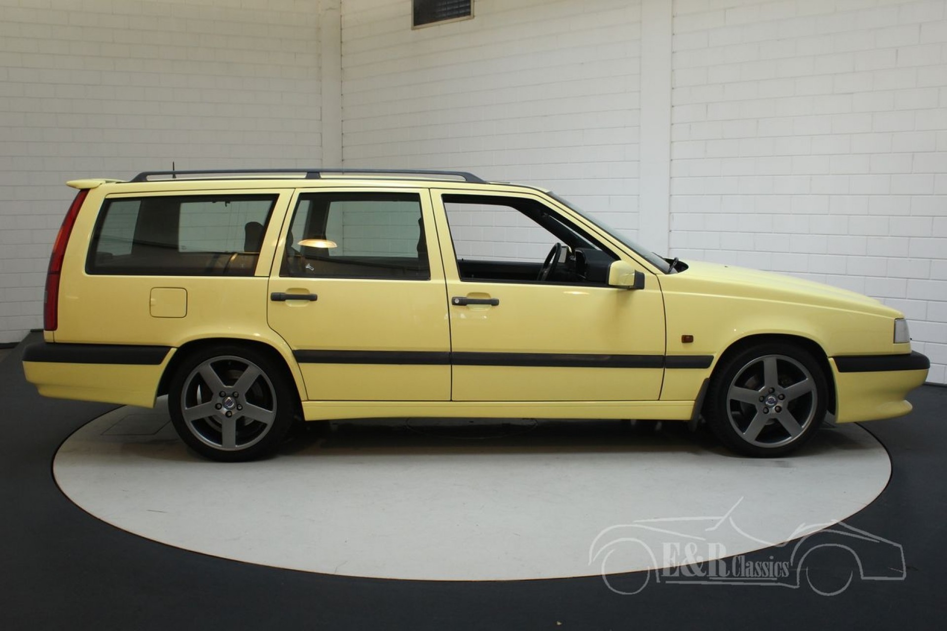 Volvo 850 T5-R Station 1995 for sale at ERclassics