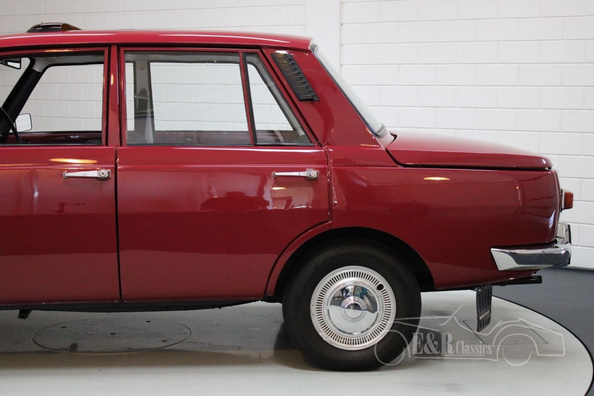 Wartburg 353 restored, sunroof 1971 for sale at ERclassics